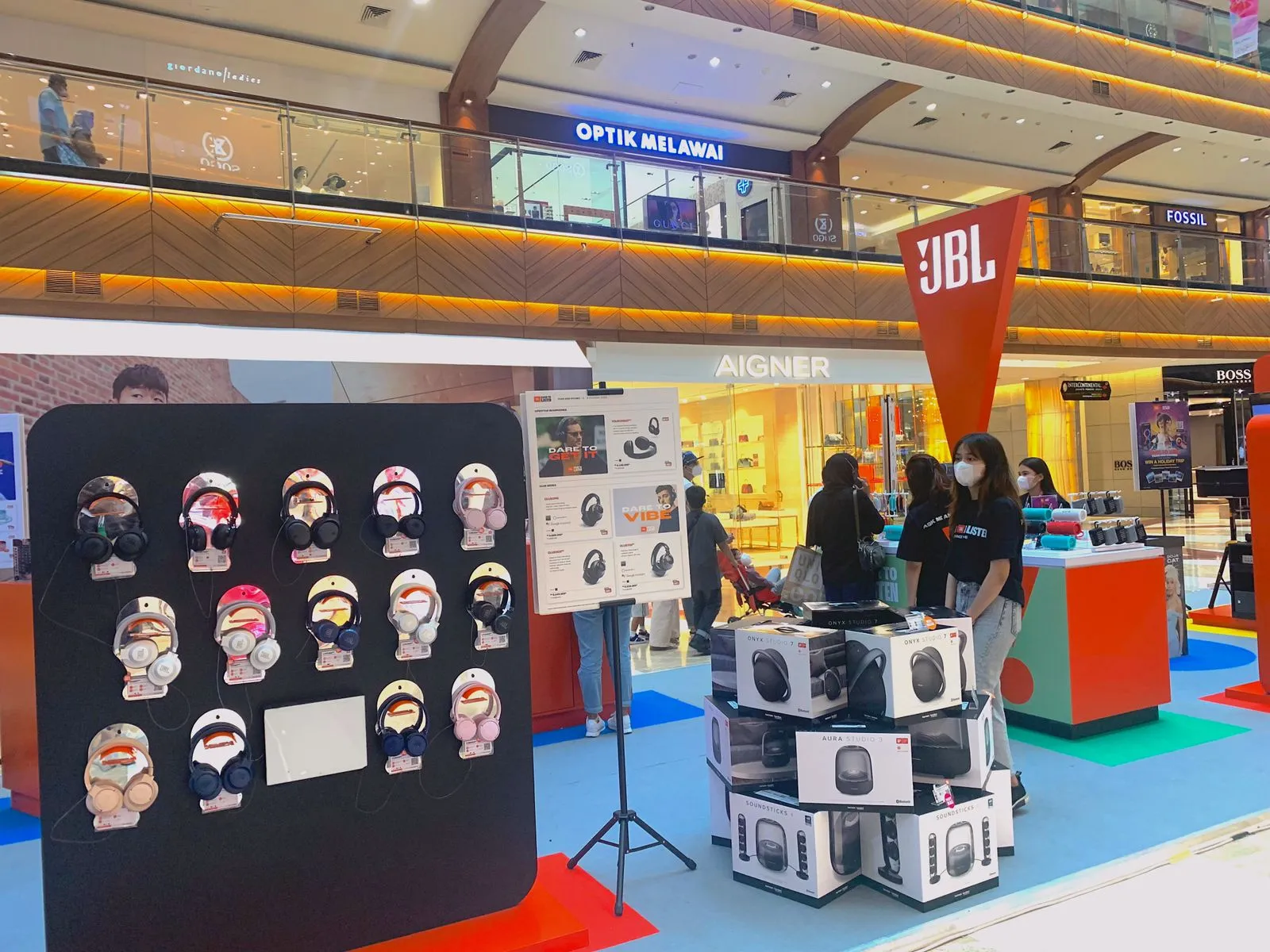Pameran JBL di Atrium Utama PIM 2 - JBL Online Store